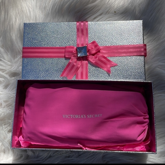 Victoria's Secret | Bags | Victoria Secret Bling Clutchcarry Boxgift ...